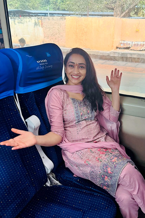 పూత రేకులు, కోనసీమ అందాలు.. అద్భుత జ్ఞాపకాలంటోన్న యాంకర్‌ వింధ్య విశాఖ (ఫోటోలు) | Anchor Vindhya ...